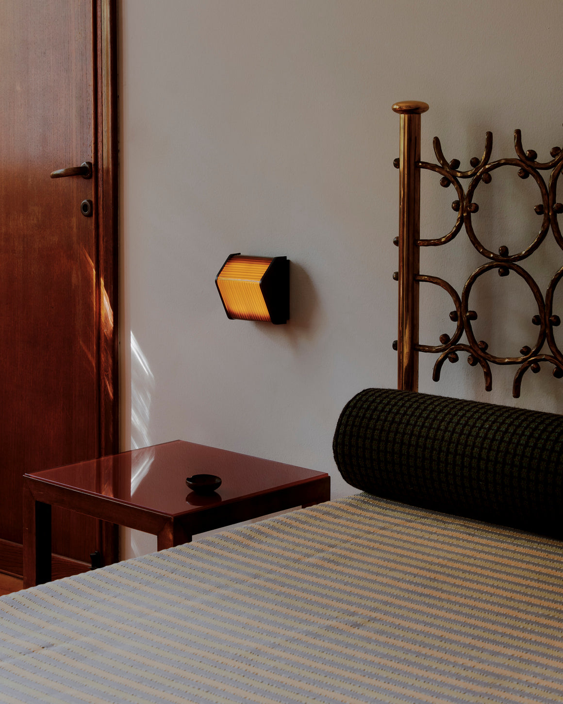 In Common With | Strata Surface Mount, Large